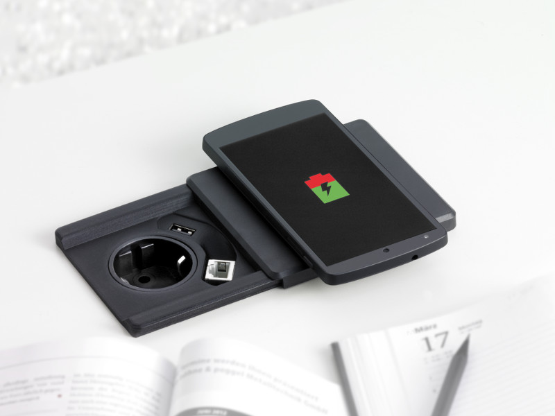 EVOline Square80 Einbausteckdose mit Qi-Ladefunktion mit CAT6 Buchse weiß